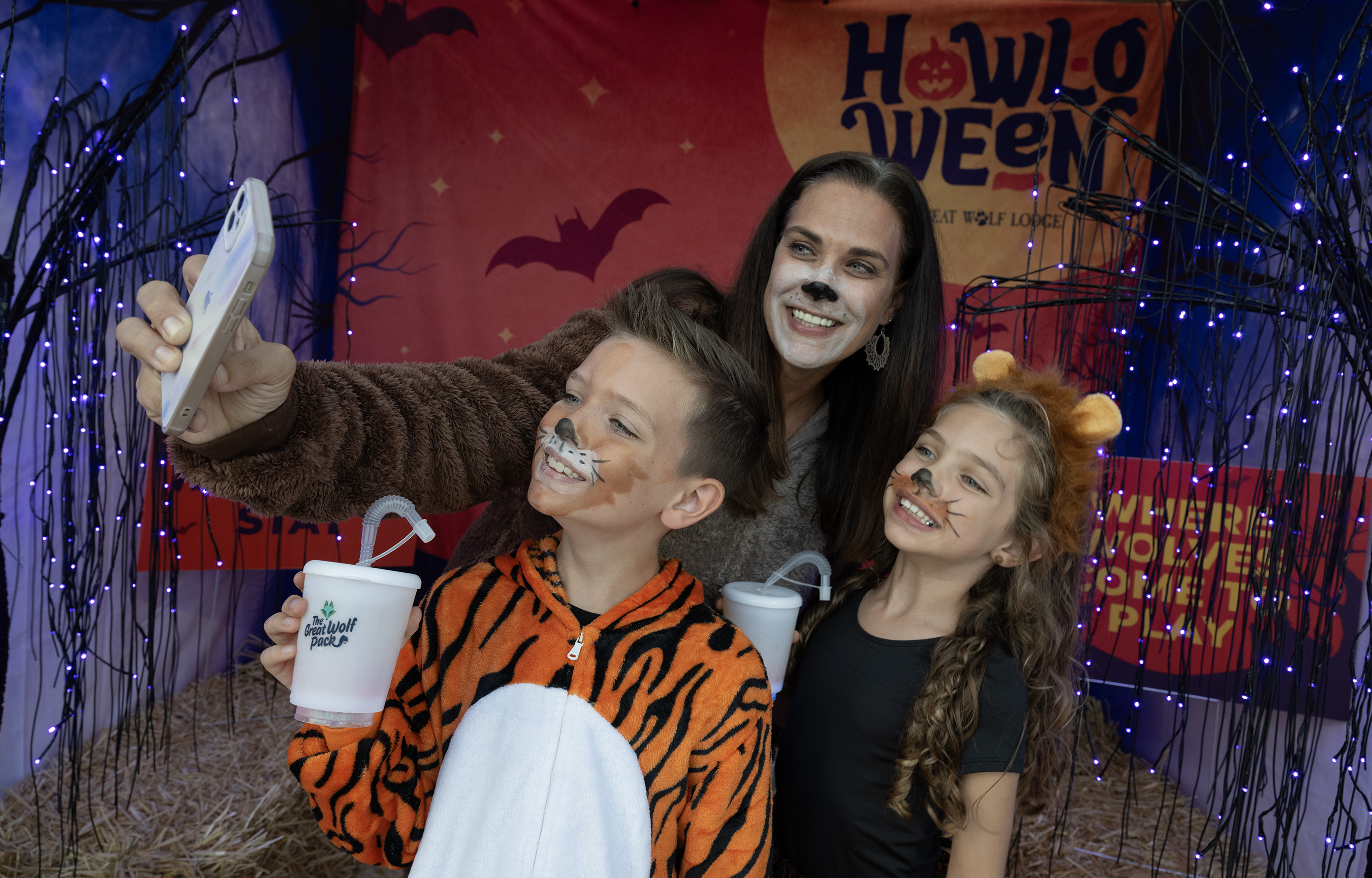 Howl-O-Ween 2025 at Great Wolf Lodge Traverse City: Family-Friendly ...